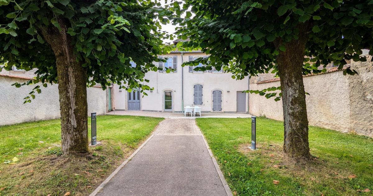 Gîte - Gîte de la Tour Carrée - Lacroix-sur-Meuse, Grand Est | Gîtes de ...