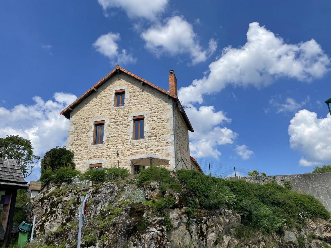 Gîte - La maison du Rocher - LA CHABANNE, Auvergne-Rhône-Alpes | Gîtes ...